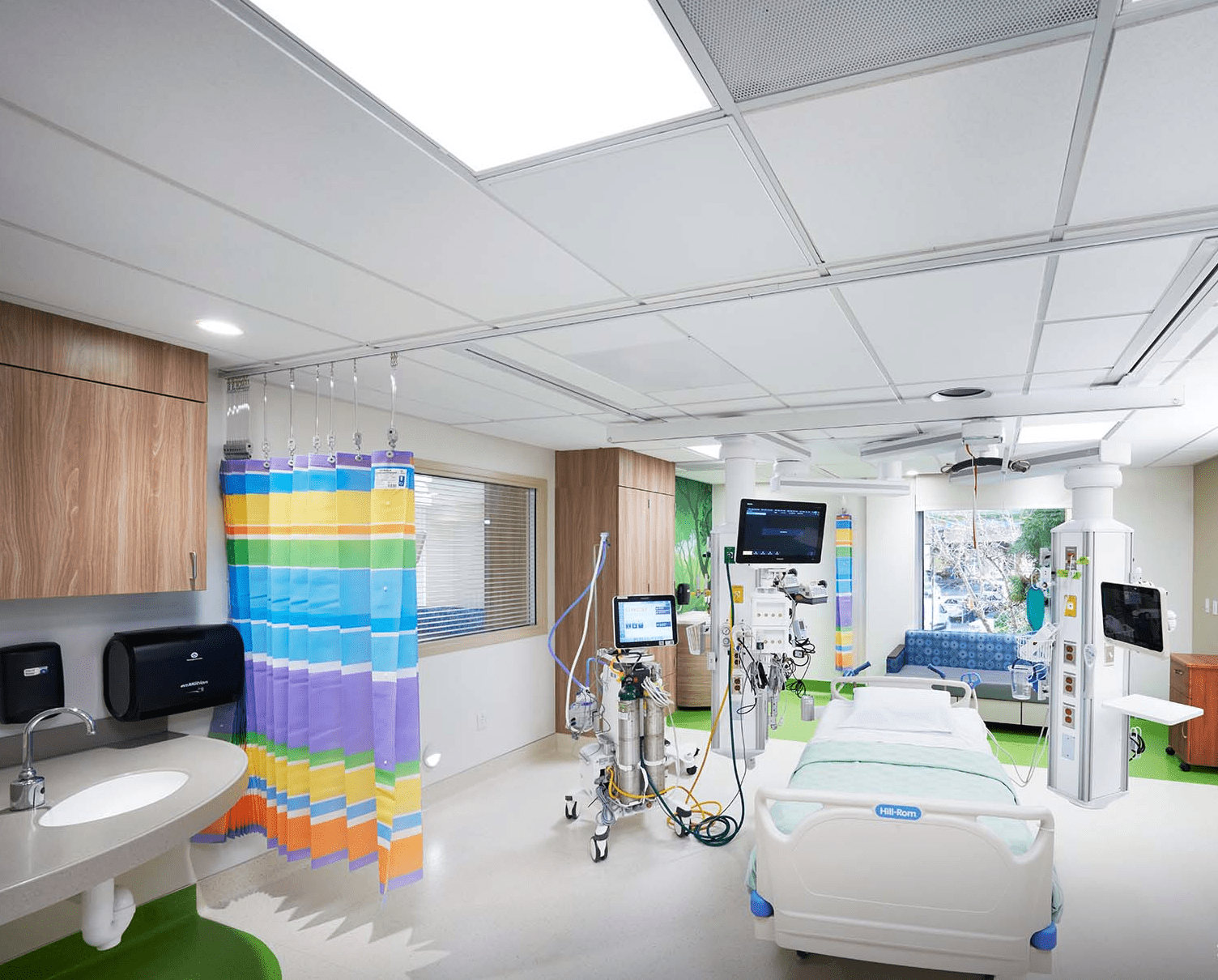 UCSF Benioff Children's PICU - Kirlin Lighting
